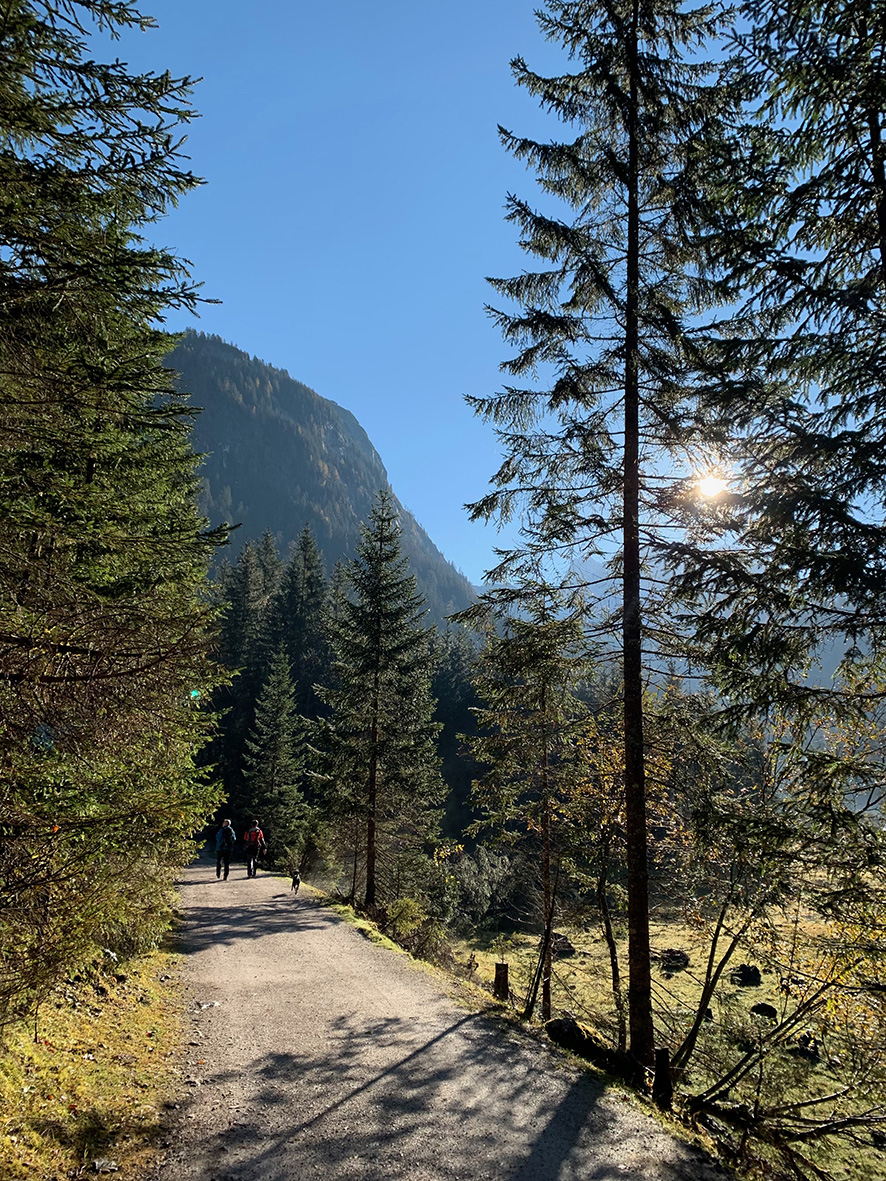 RUNDWEG UM DIE GOSAUSEEN – BERGKIND.AT